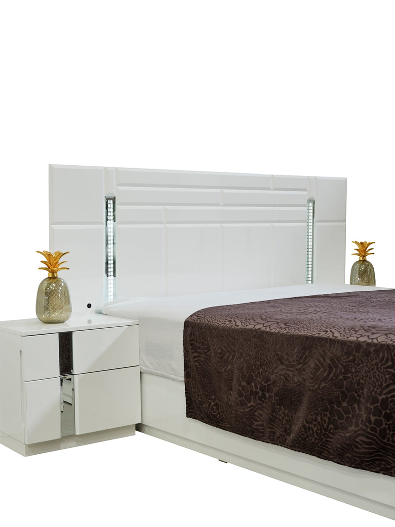 Sienna Bedroom (Queen Frame With Headboard & Dresser With Mirror & 2 N